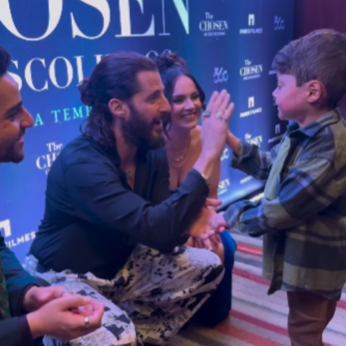 O emocionante encontro do Menino Gui com o elenco de The Chosen