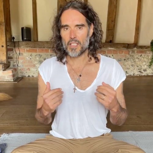 Ator Russell Brand anuncia que se batizou: "Estou muito grato por estar ...
